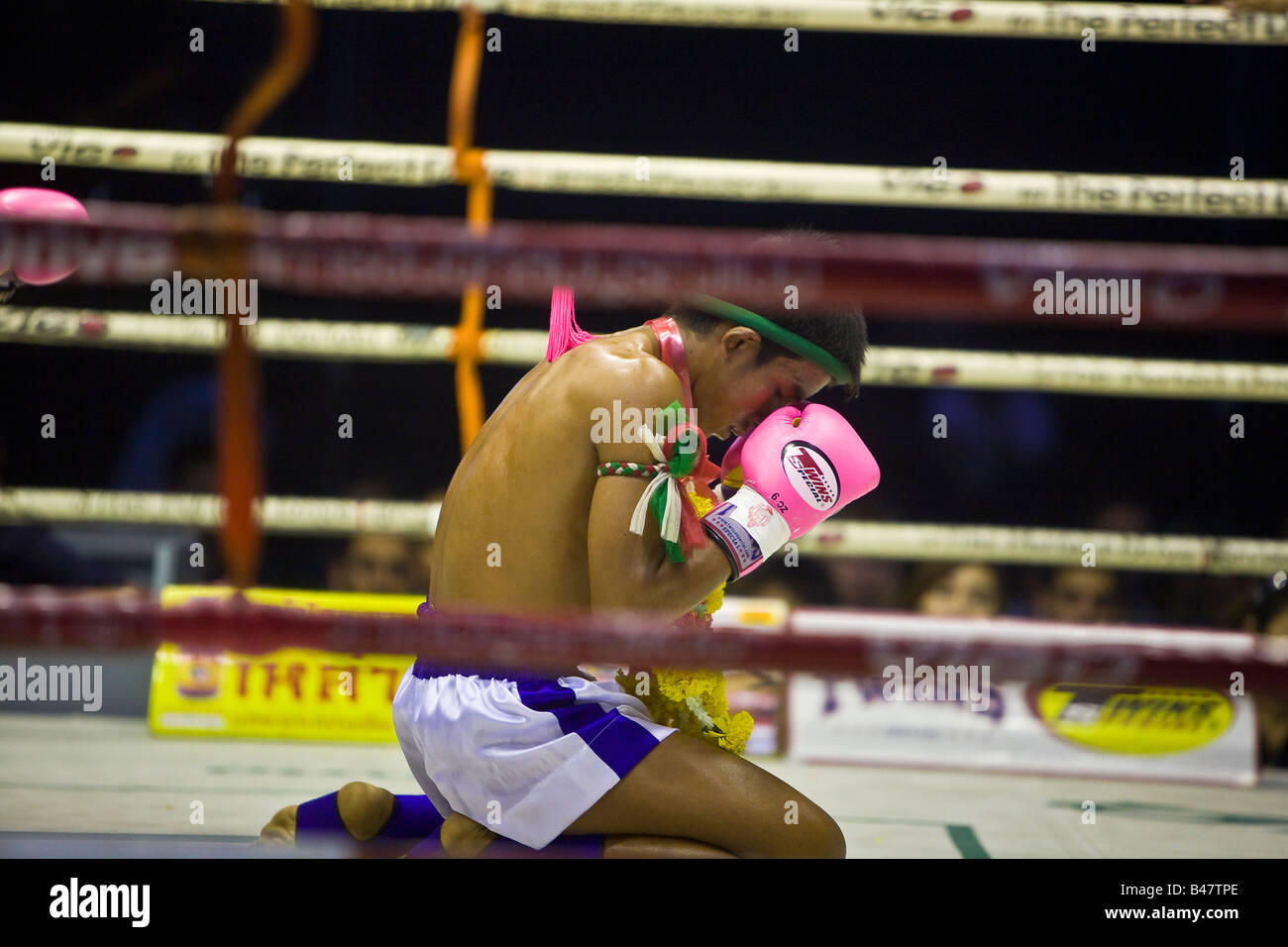 The Kneeling Sequence Wai khru ram muay Thai Boxing Lumpinee Stadium ...