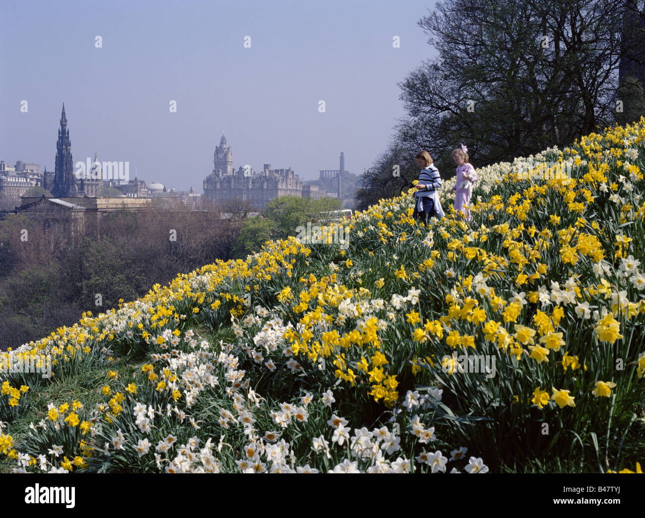 dh Spring flowers PRINCES ST GARDENS EDINBURGH UK Two children walking ...