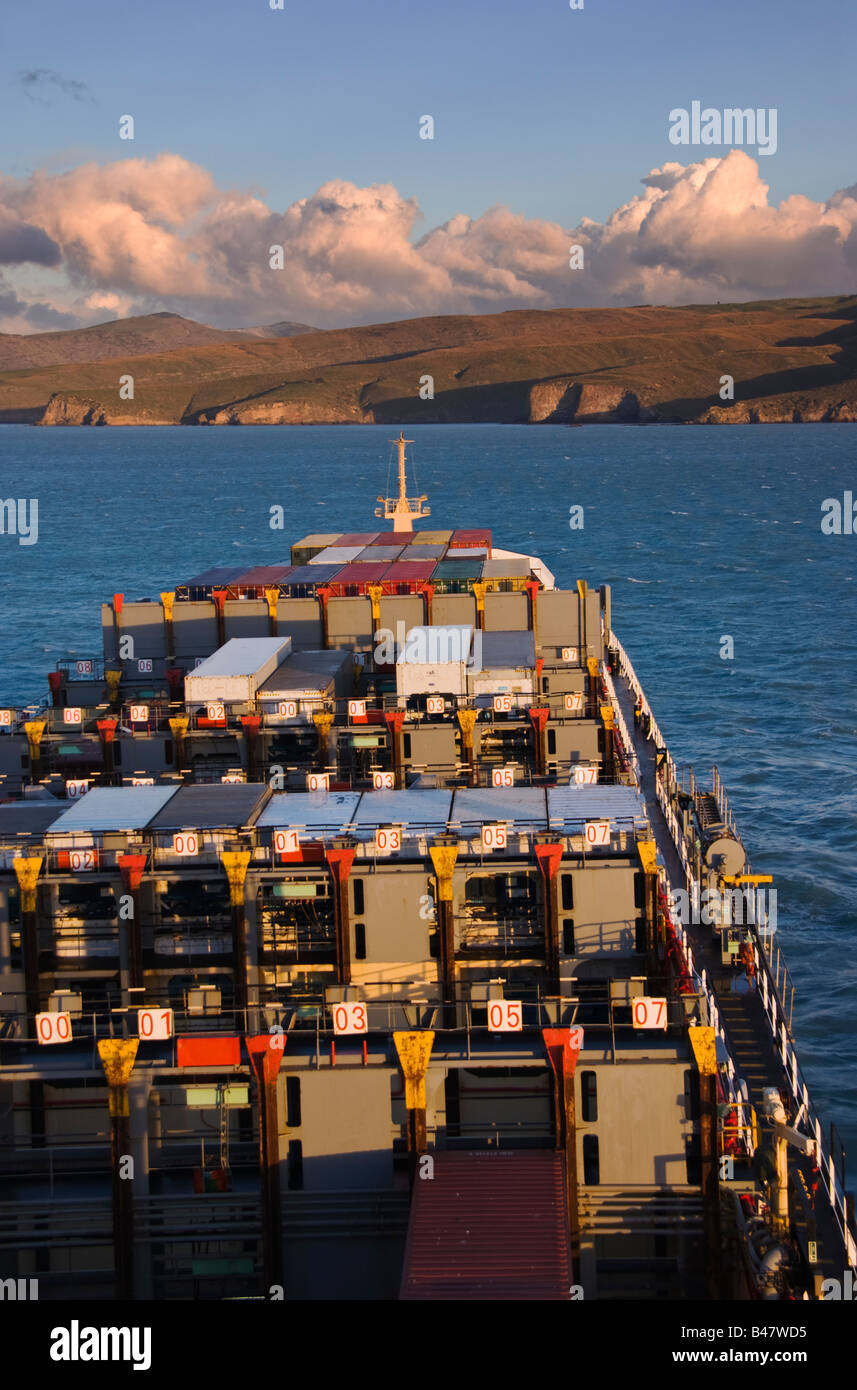 Foredeck of a 'hatchless' containership as seen from the ship's bridge Stock Photo - Alamy