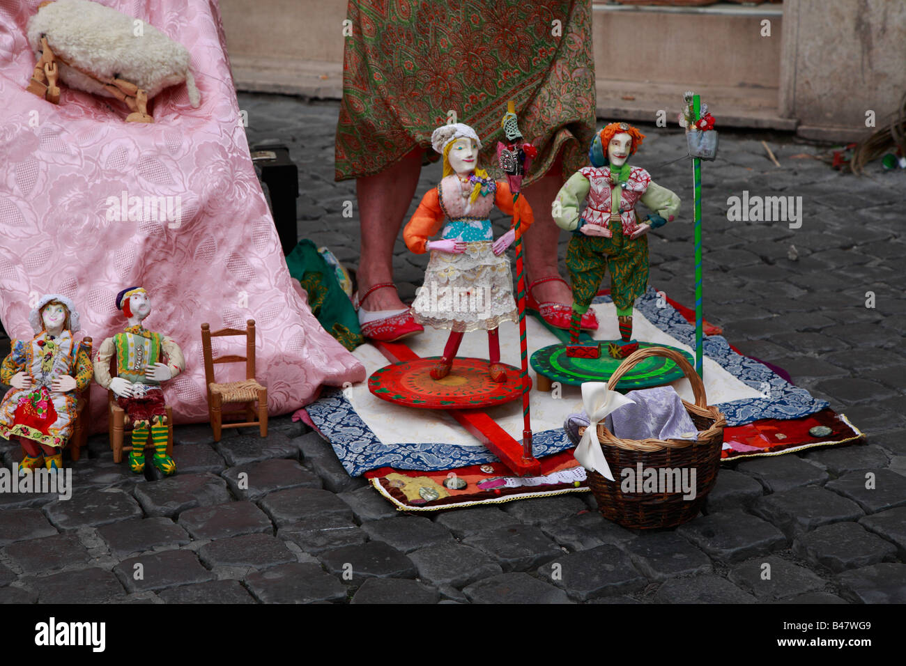 Street puppets hi-res stock photography and images - Alamy