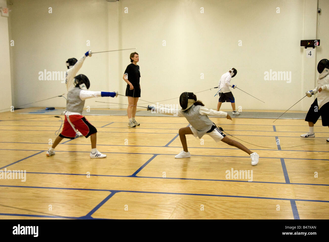 Fencing class hi-res stock photography and images - Alamy