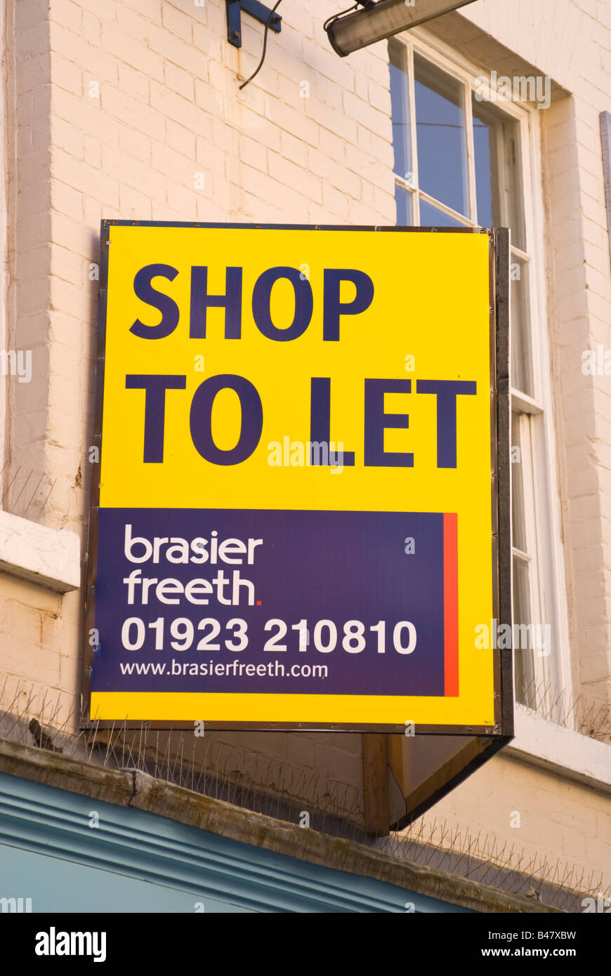 Shop To Let sign in uk Stock Photo - Alamy