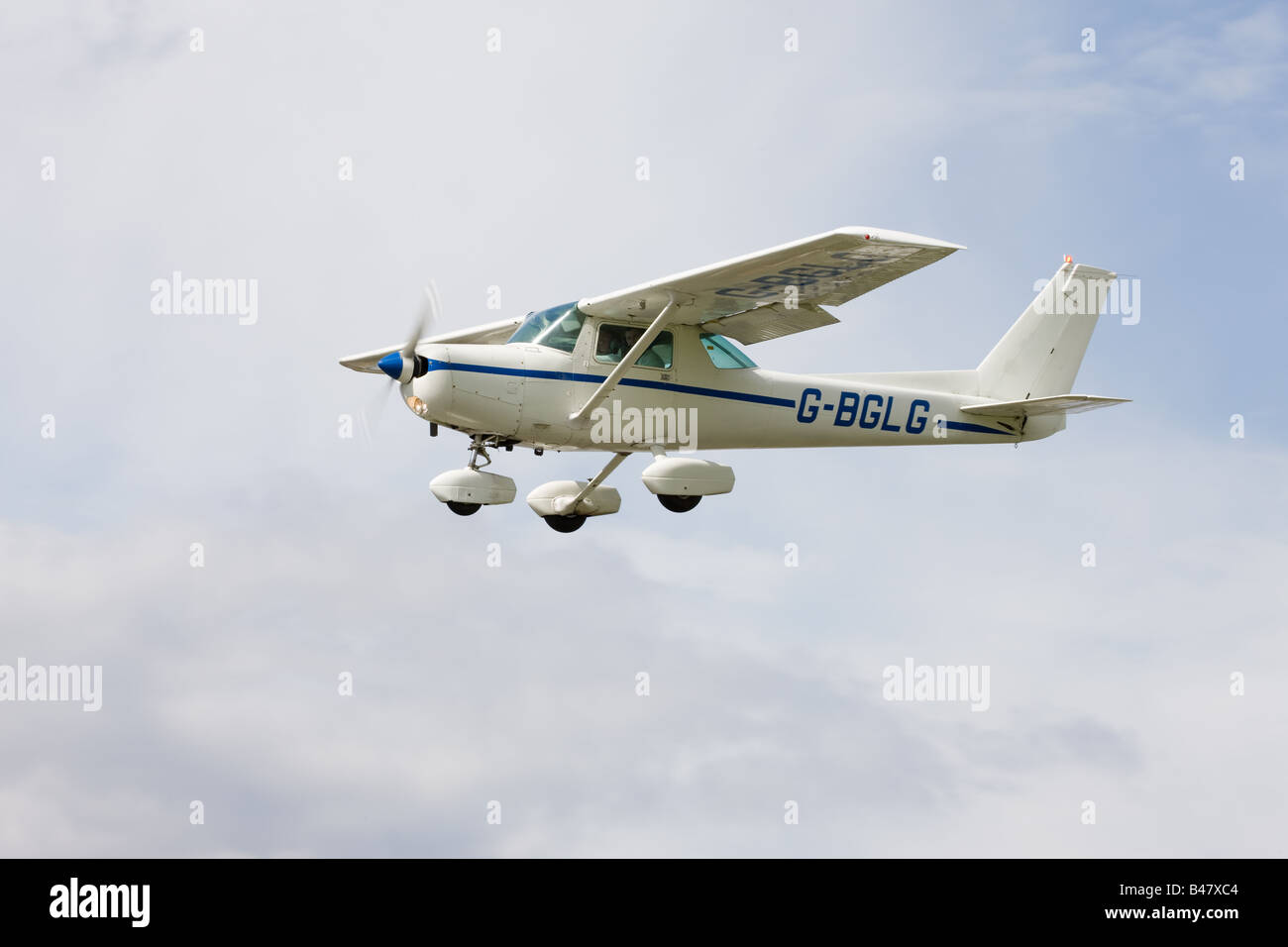 Cessna 152 cockpit hi-res stock photography and images - Alamy