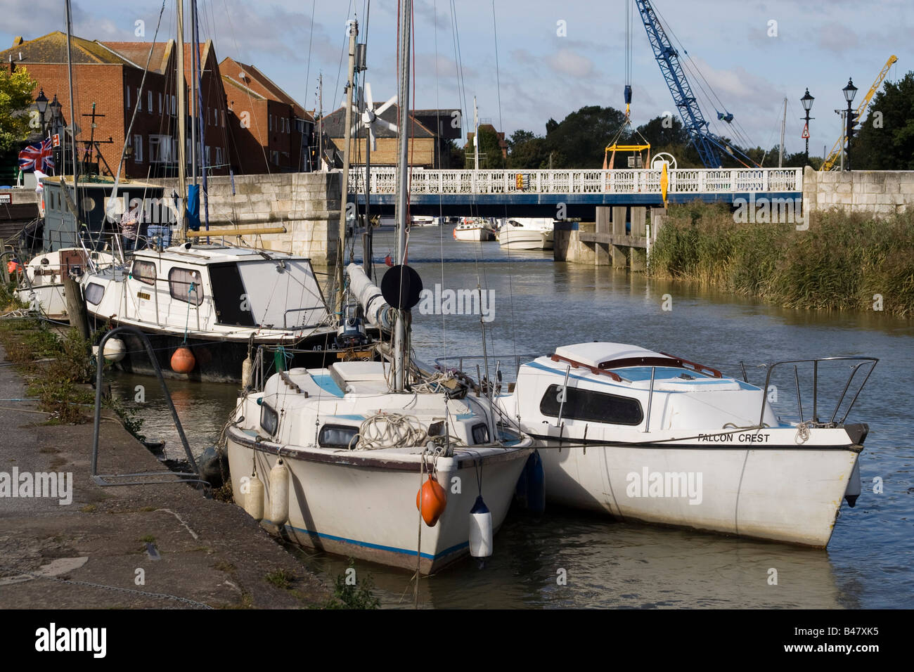 river through town of sandwich kent england uk gb Stock Photo - Alamy