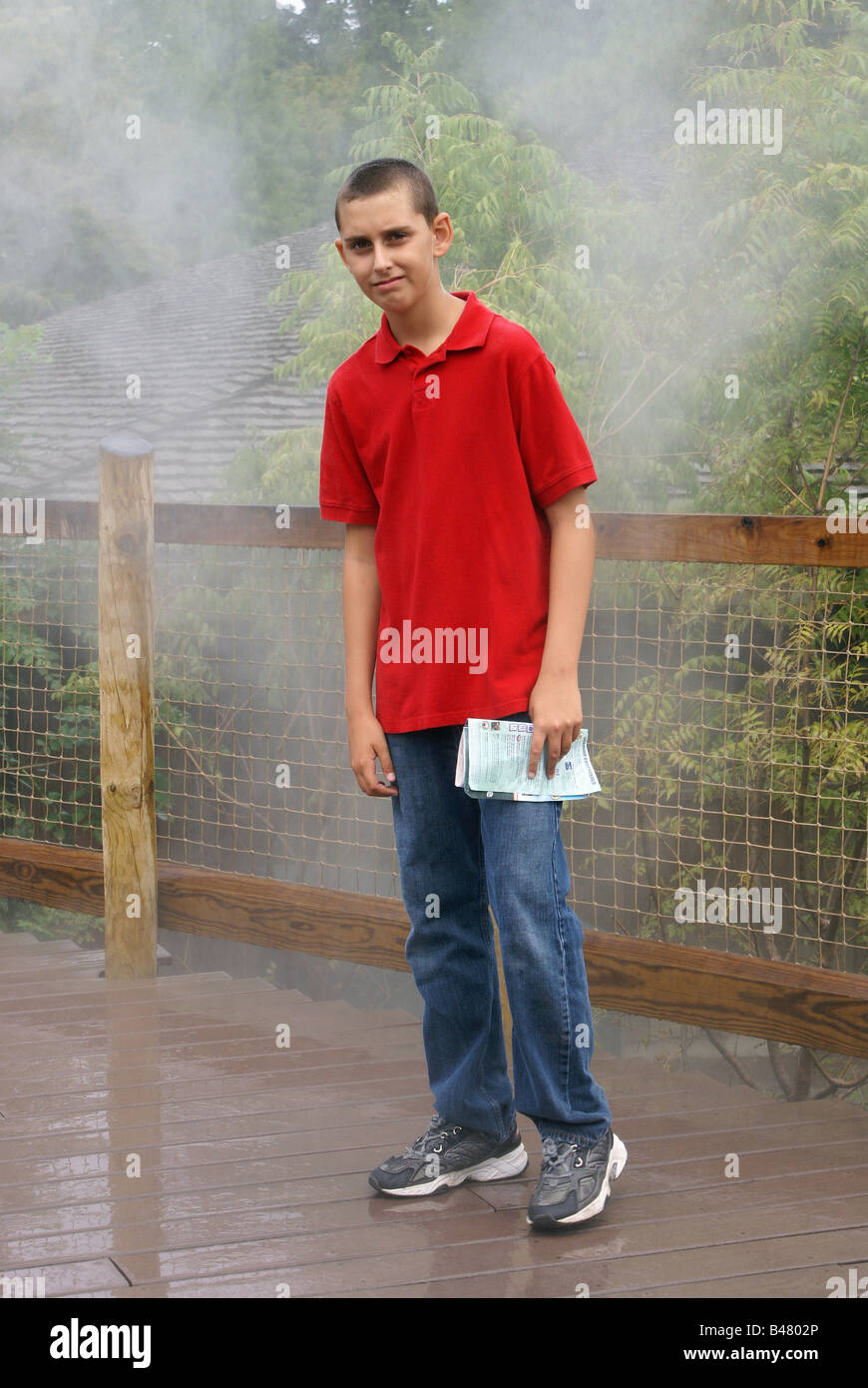 Stand in mist hi-res stock photography and images - Alamy