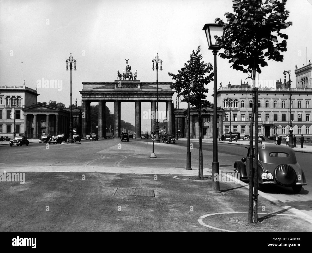 Berlin street 1930s hi-res stock photography and images - Alamy