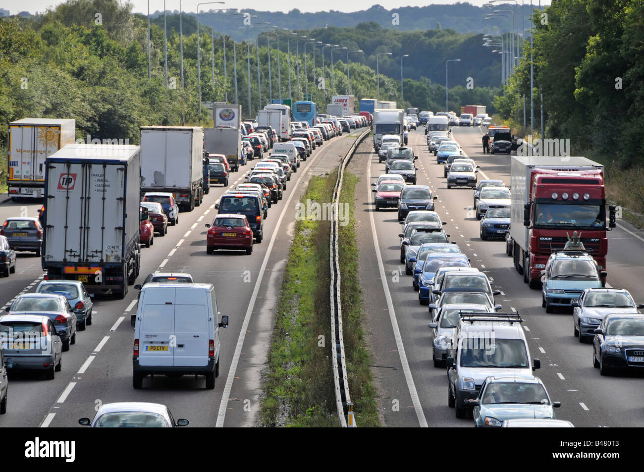 Dual carriageway traffic hi-res stock photography and images - Alamy