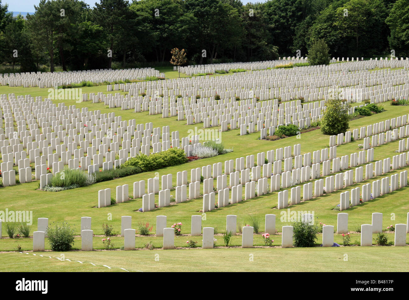 A view across the headstones the Etaples Military Cemetery (CWGC ...