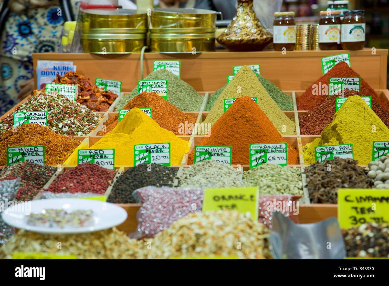 Istanbul market hi-res stock photography and images - Alamy