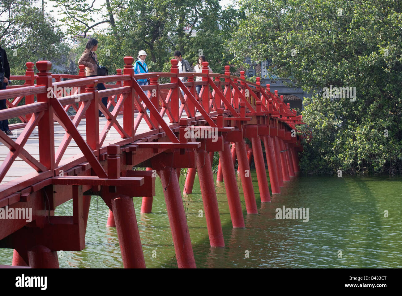 The Huc Bridge on Hoan Kiem Lake in the Old Quarter Hanoi Vietnam Stock ...