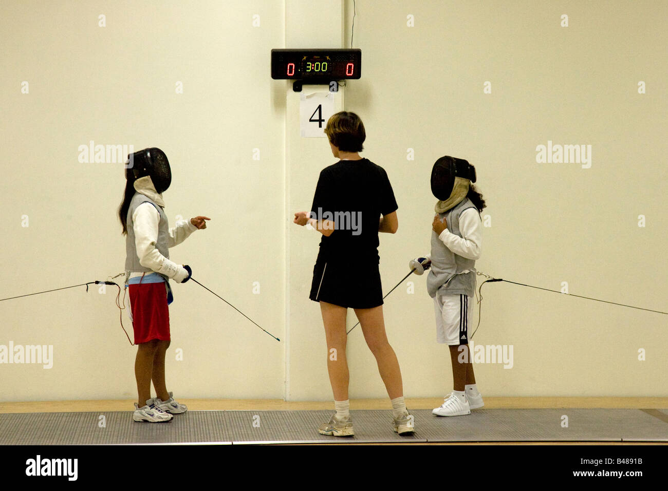 Fencing teacher hi-res stock photography and images - Alamy