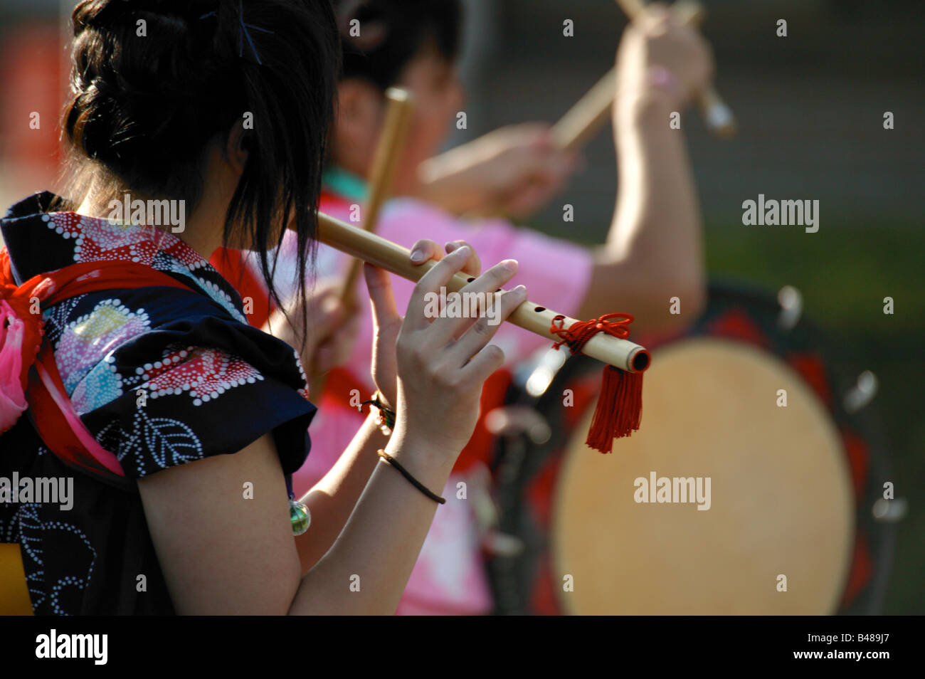 Japanese girls playing traditional instruments Stock Photo - Alamy