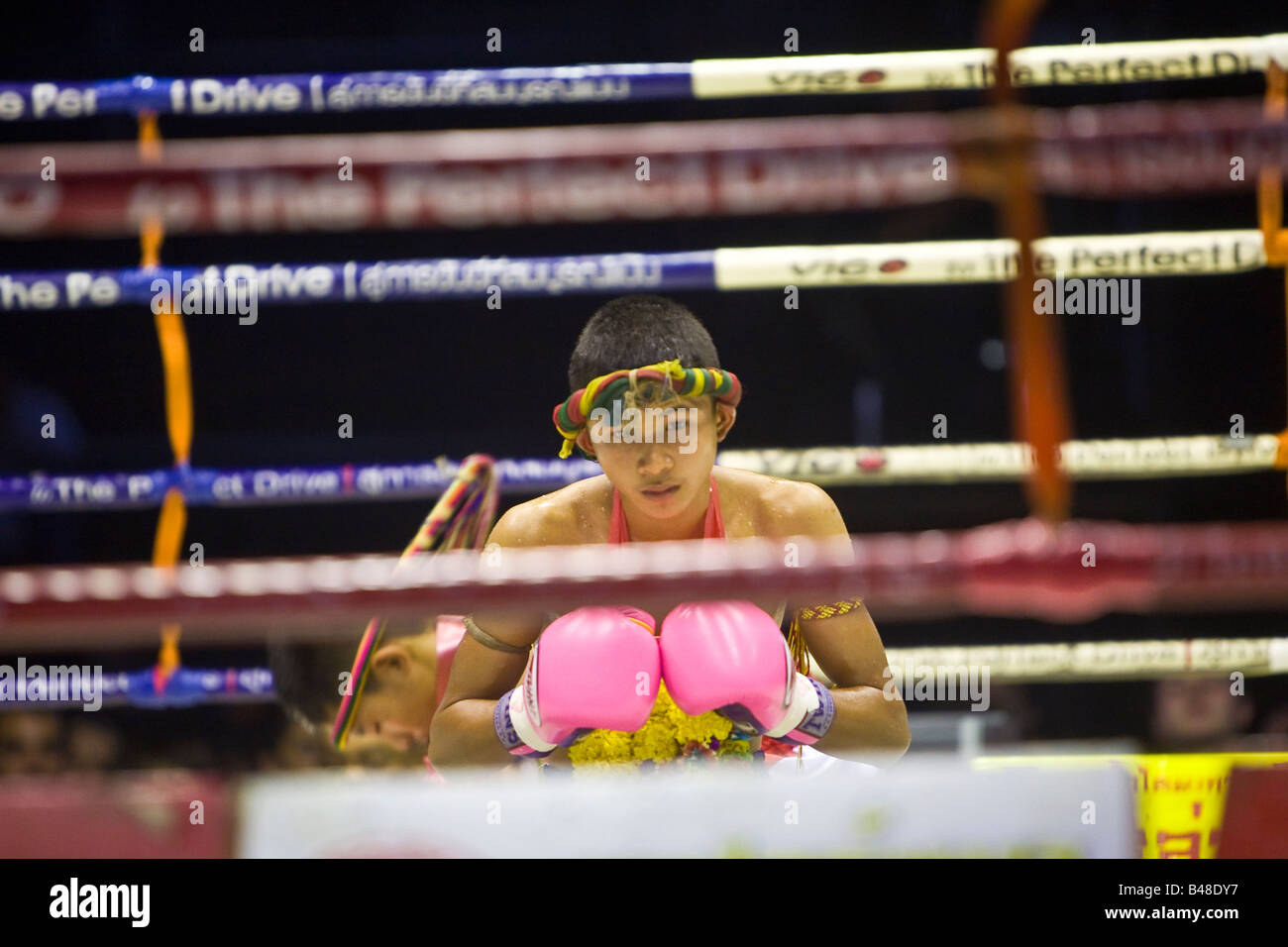 The Kneeling Sequence Wai khru ram muay Thai Boxing Lumpinee Stadium ...