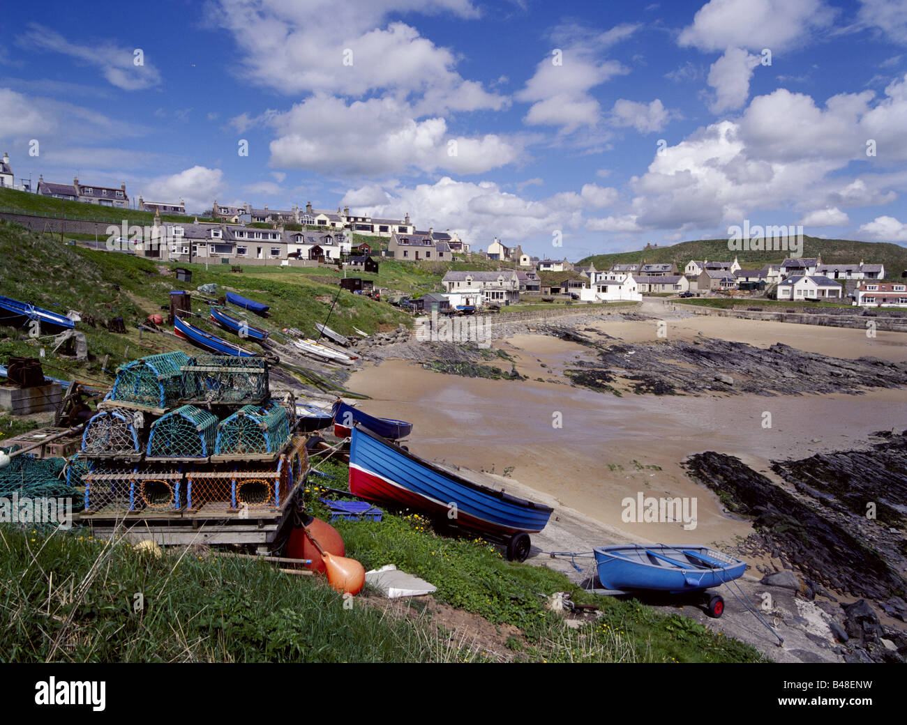 dh COLLIESTON ABERDEENSHIRE Fishing village sandy beach boats beached ...