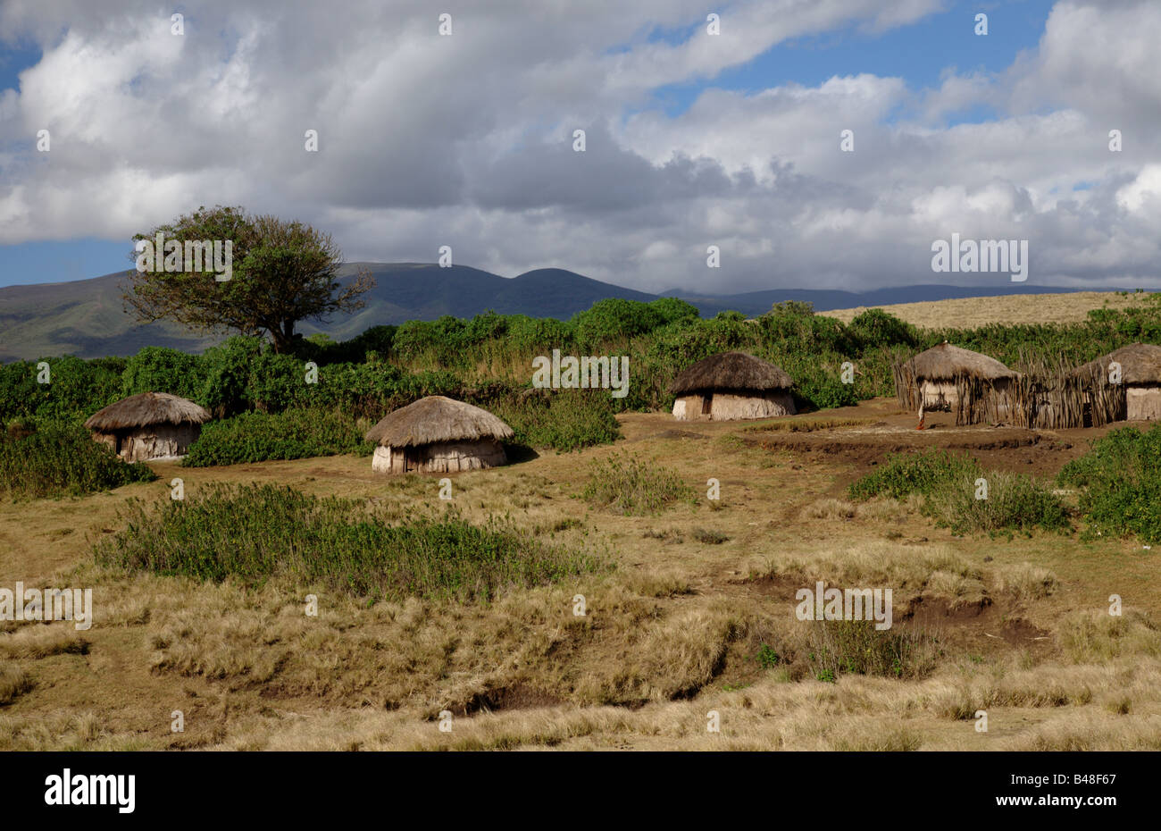 African village hut tanzania hi-res stock photography and images - Alamy