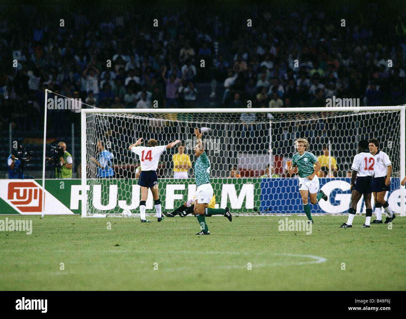 1990 world cup england germany hi-res stock photography and images - Alamy