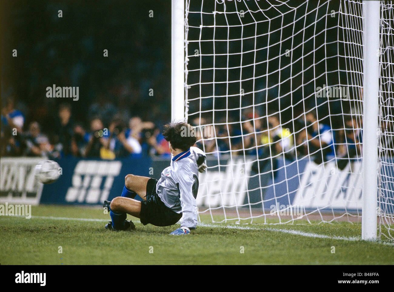 Walter zenga 1990 hi-res stock photography and images - Alamy