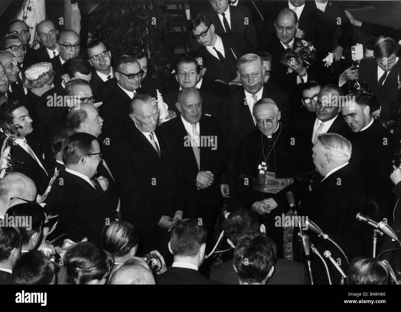 Konrad adenauer 1949 Black and White Stock Photos & Images - Alamy