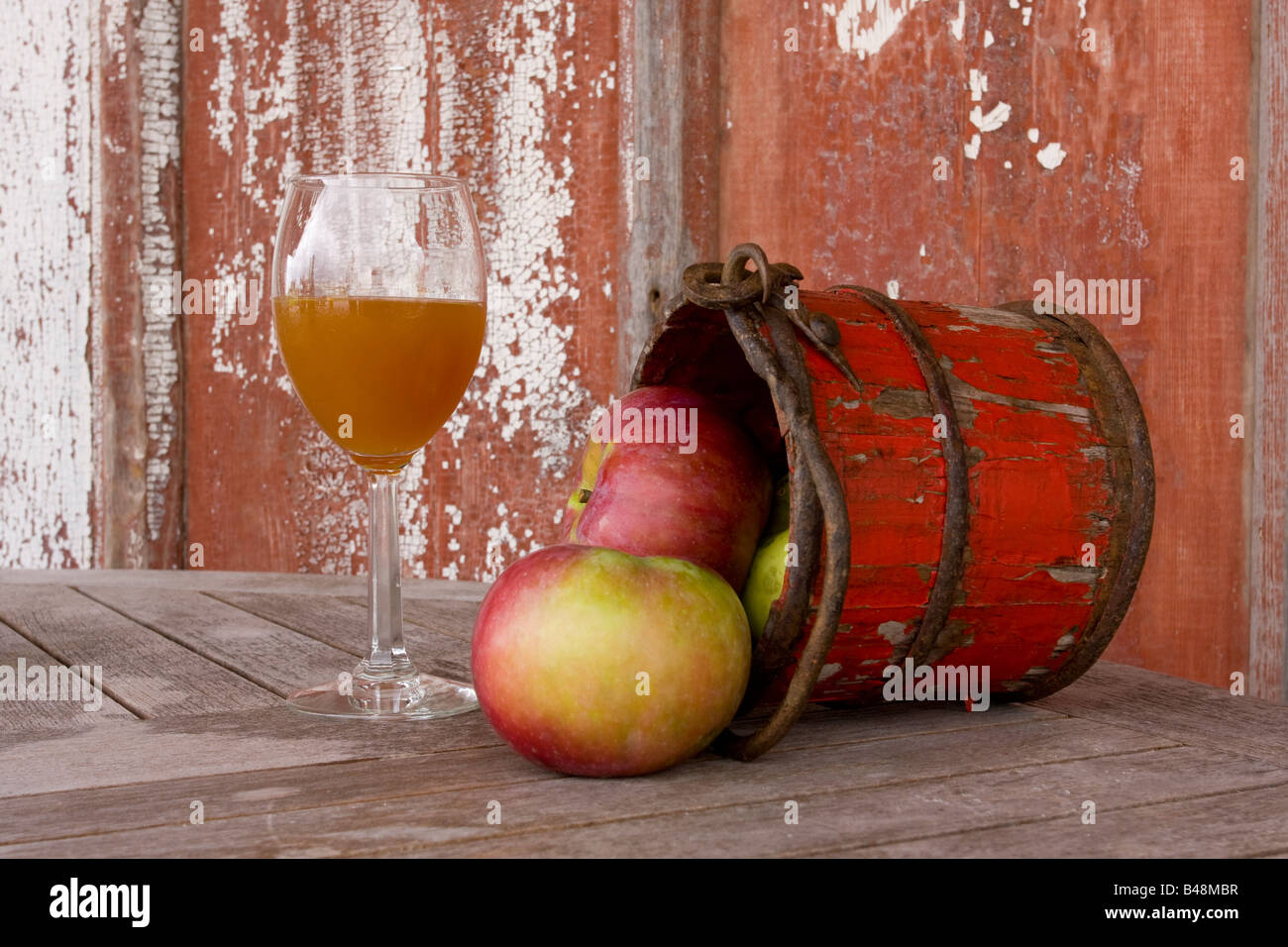 Apples and apple cider Stock Photo - Alamy