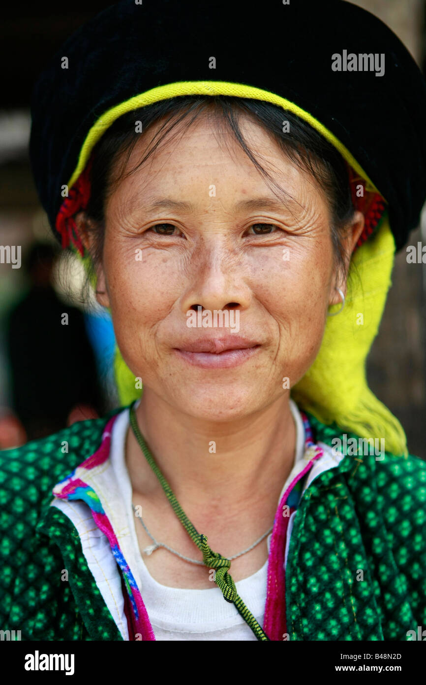 White Hmong tribeswoman at Bac Xum market, Ha Giang Province, Vietnam ...