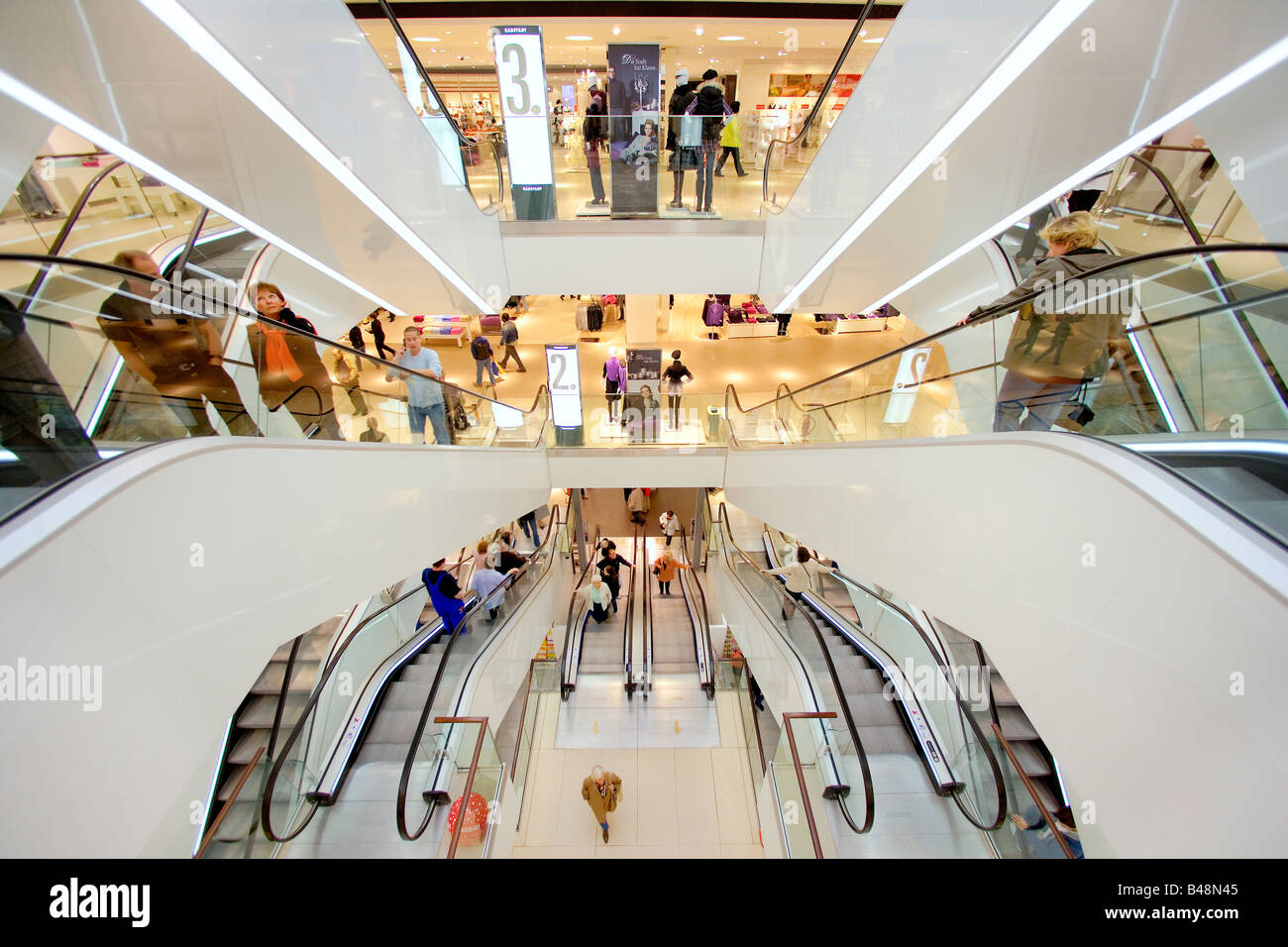 Economy store hi-res stock photography and images - Alamy