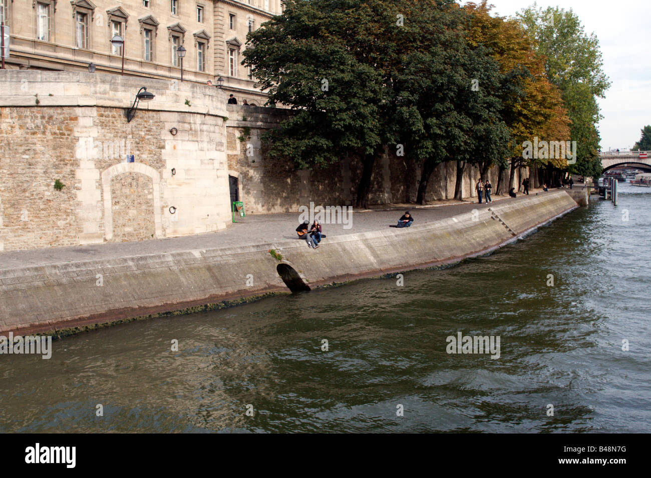 Relaxing beside the Seine Stock Photo - Alamy