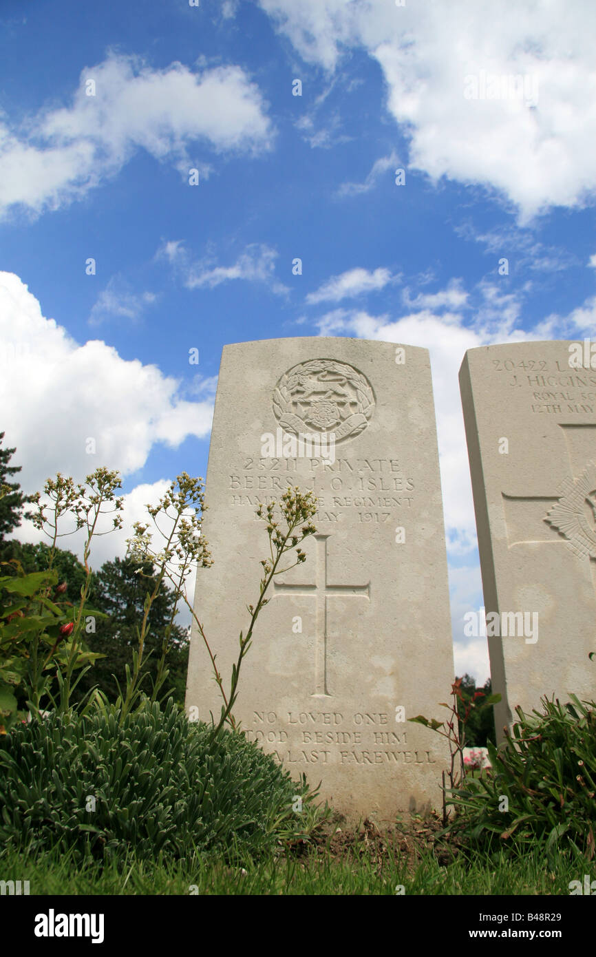 Headstone to a British soldier in the Etaples Military Cemetery (CWGC ...