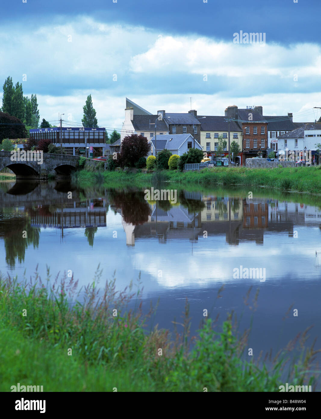 Irish water canal passing bye an inland town hi-res stock photography ...