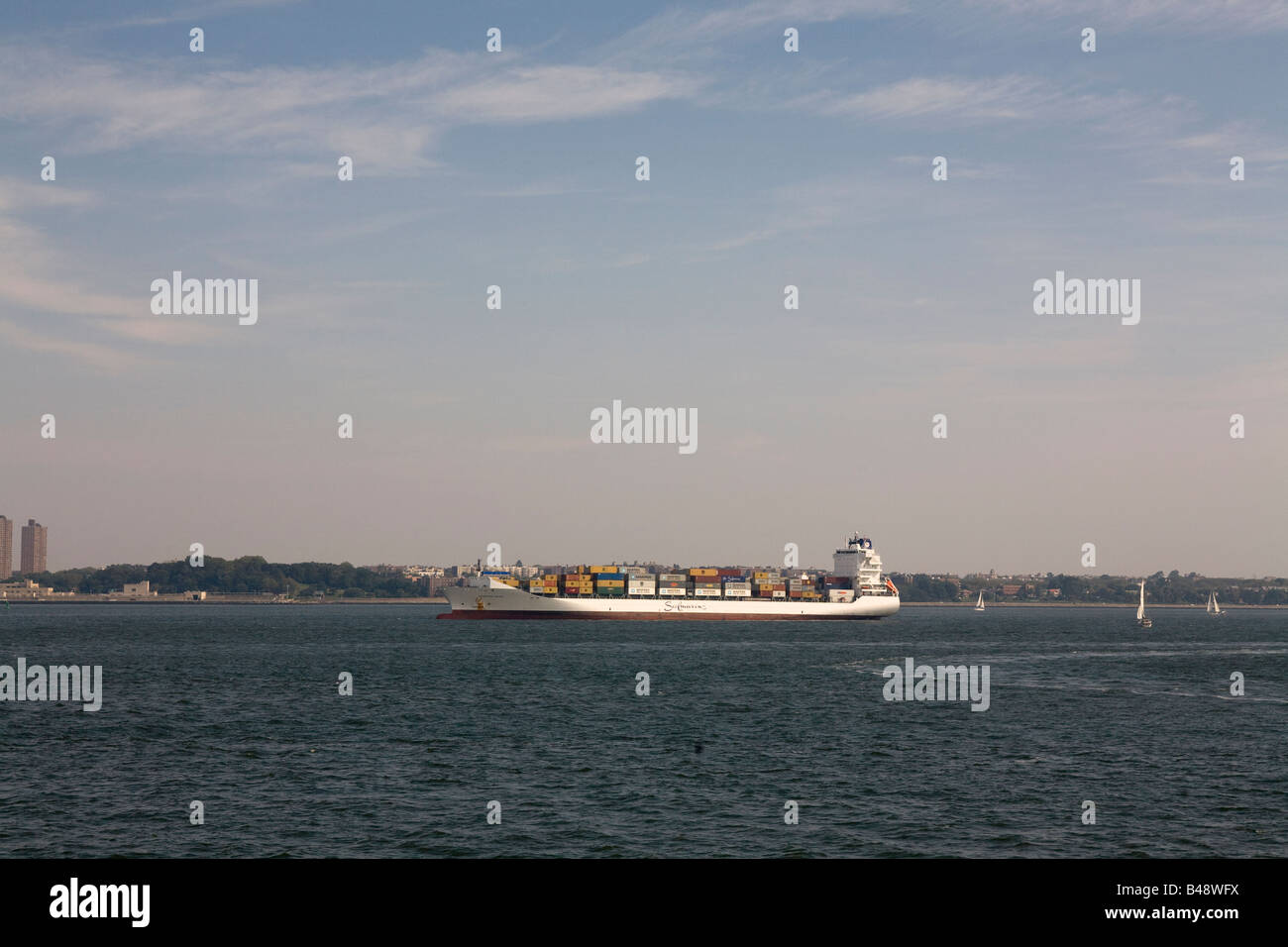 A container ship in New York City waters Stock Photo - Alamy