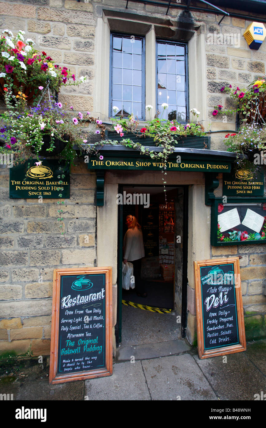 The old original bakewell pudding shop hi-res stock photography and ...