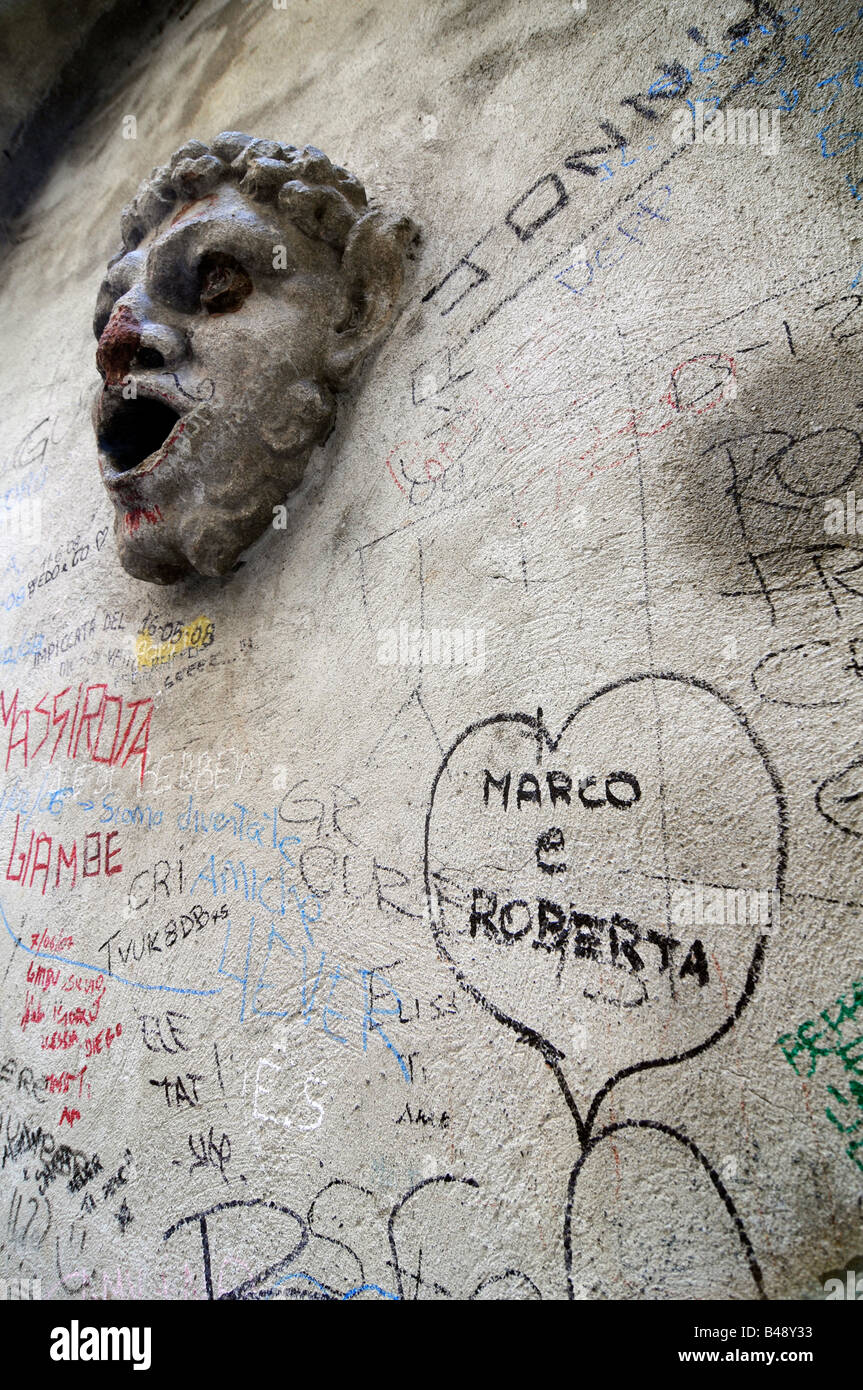 Graffiti messages hi-res stock photography and images - Alamy