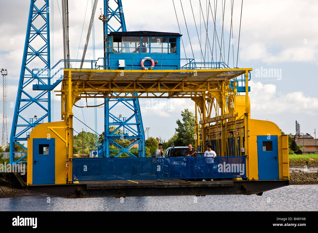 The gondola car carrier over the River Tees Middlesbrough Transporter ...