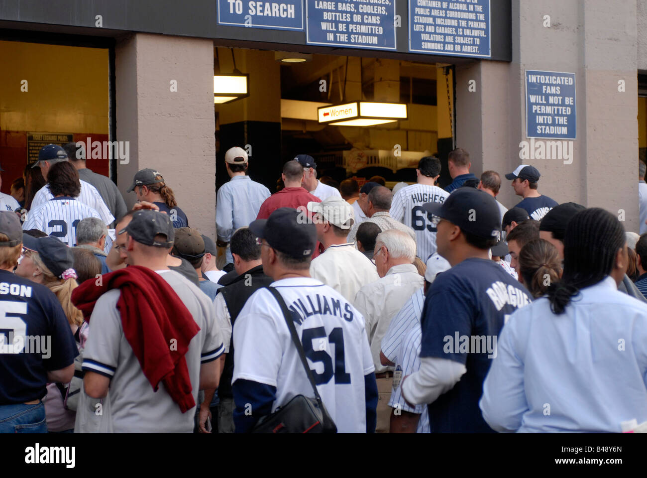 Yankee stadium building hi-res stock photography and images - Alamy