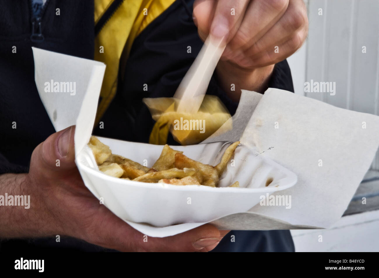 Fat man eating chips hi-res stock photography and images - Alamy