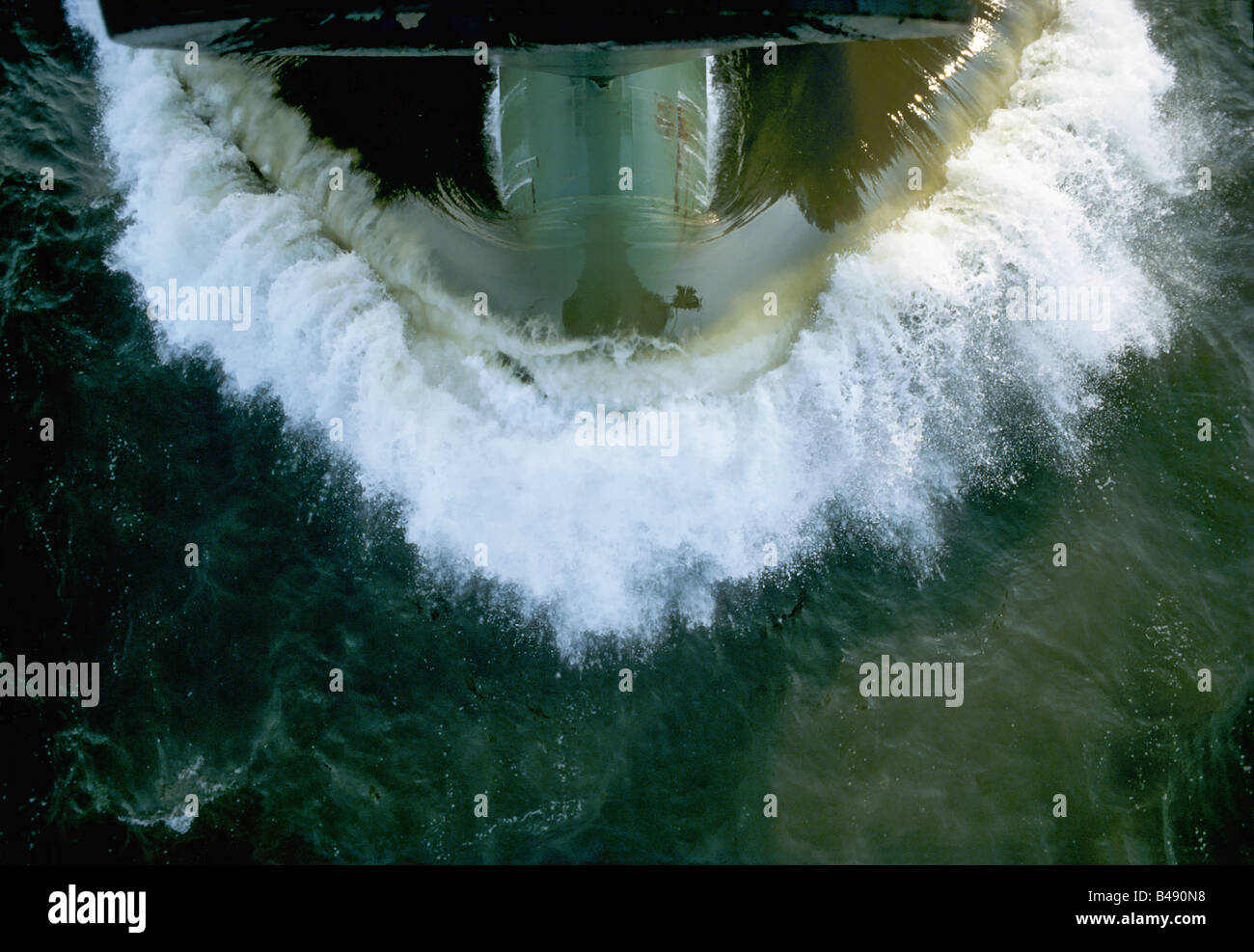 Ship wash hi-res stock photography and images - Alamy