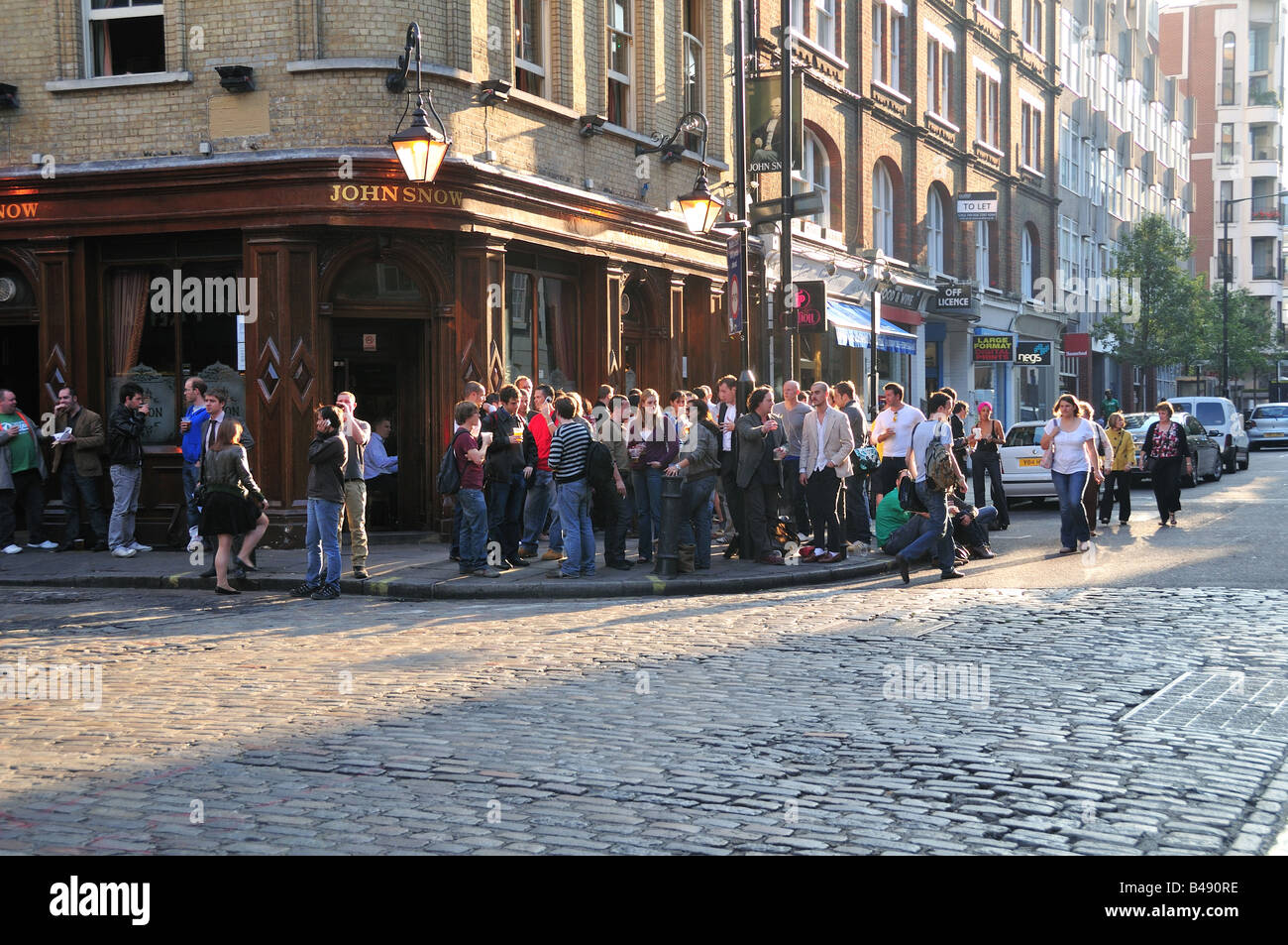 People outside a pub socializing in central London on a Friday ...
