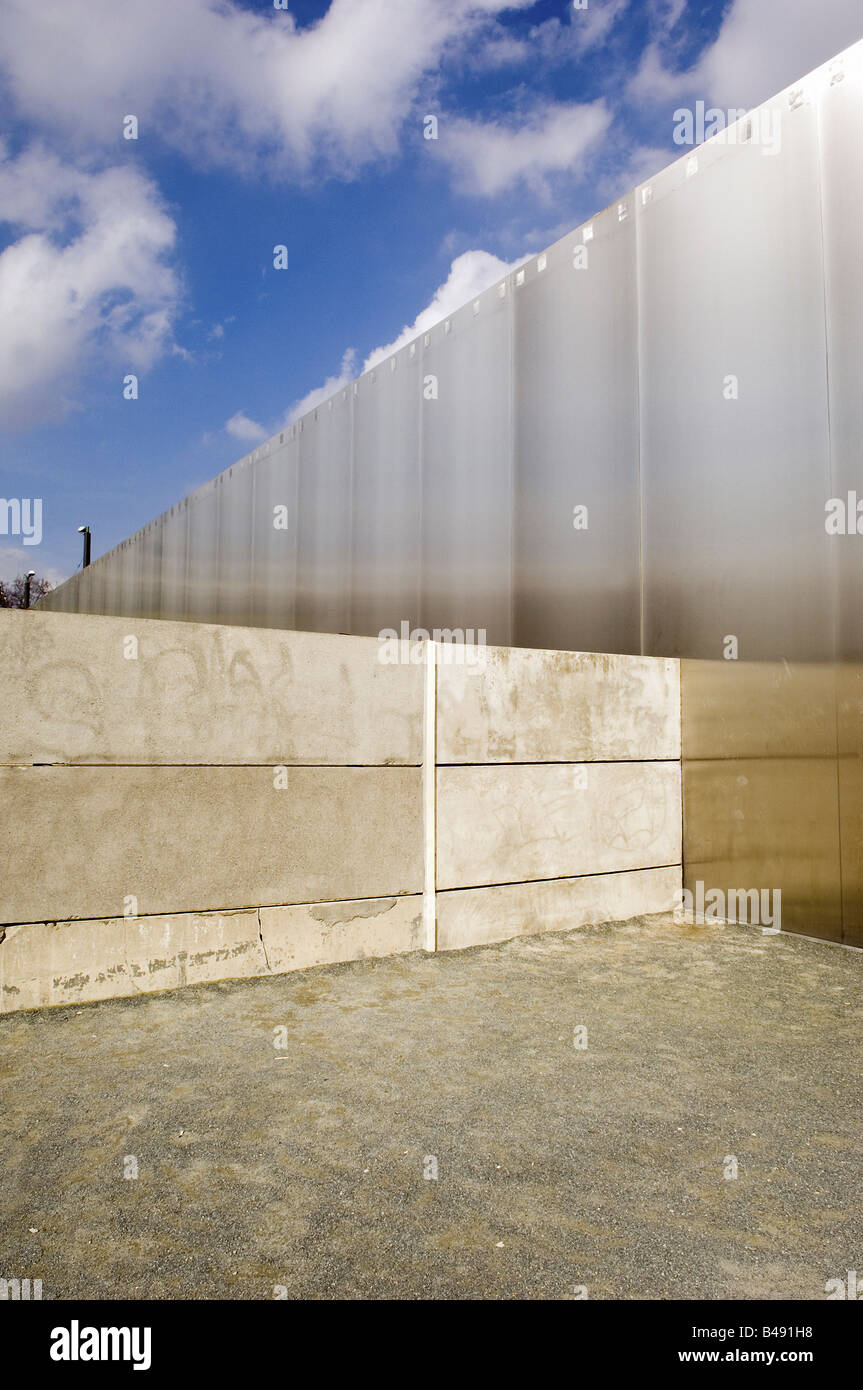 Fall of the berlin wall monument hi-res stock photography and images ...