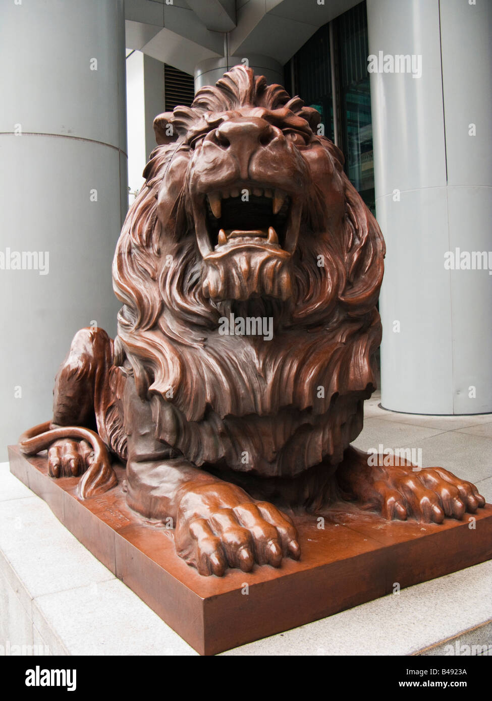 "Lion statue in front of the Hong Kong and Shanghai Bank, Hong Kong China Stock Photo - Alamy
