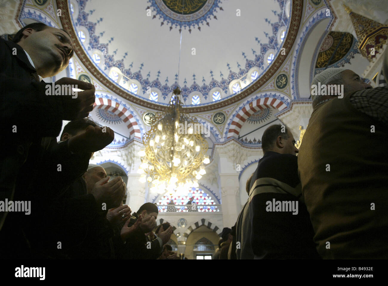 Muslims praying at the Sehitlik Mosque, Berlin, Germany Stock Photo - Alamy