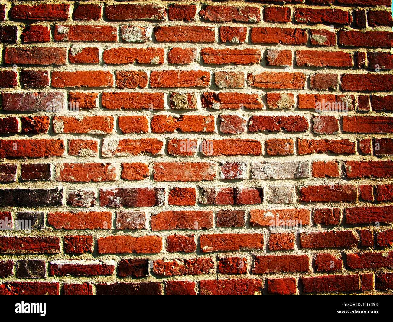 Bricks crumble hi-res stock photography and images - Alamy