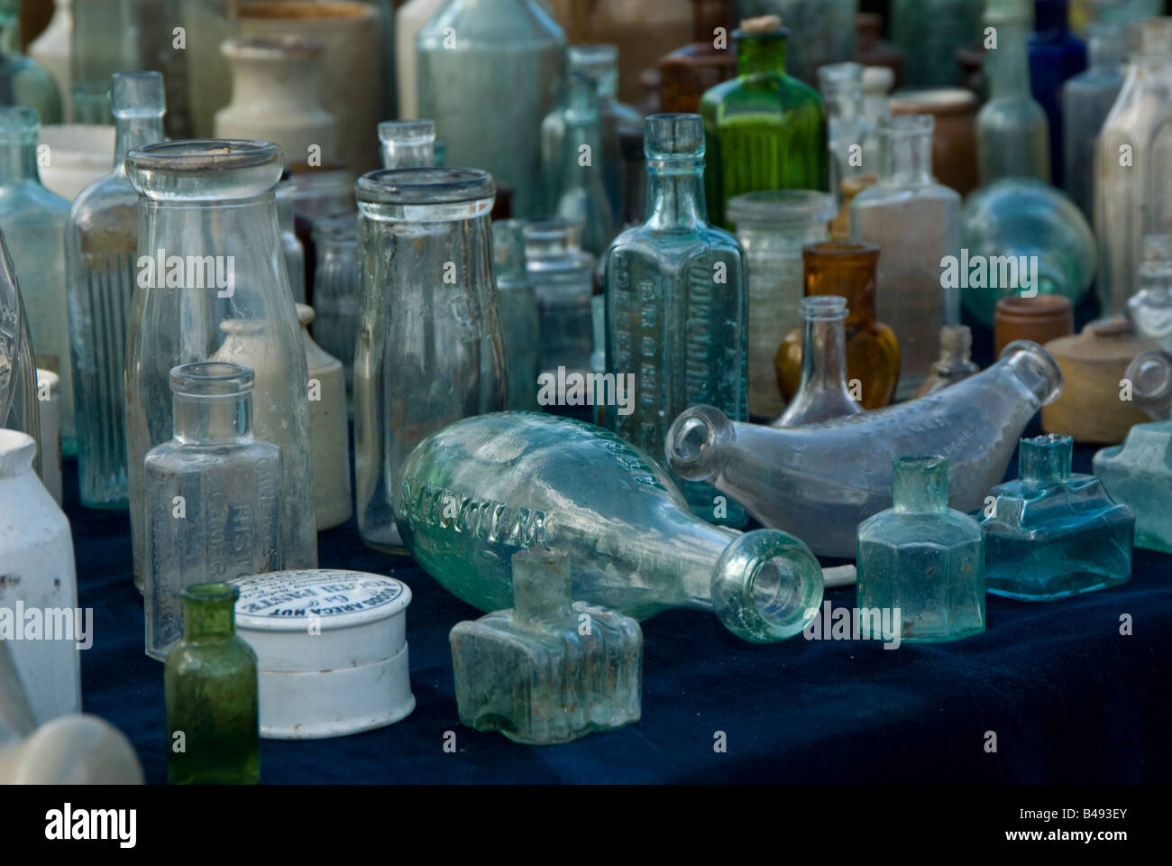 Vintage medicine containers hi-res stock photography and images - Alamy