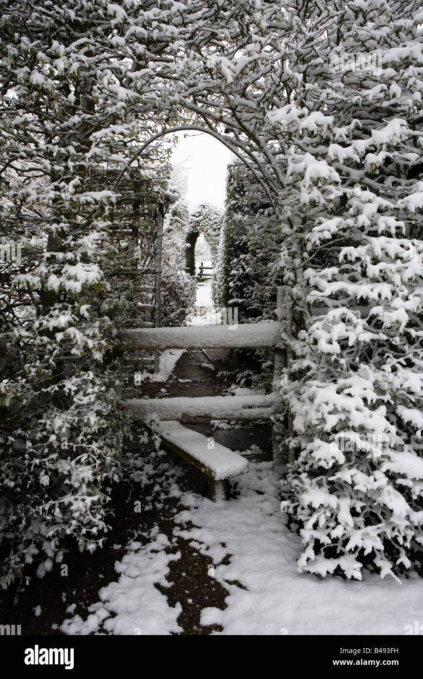 Covered arch hi-res stock photography and images - Alamy