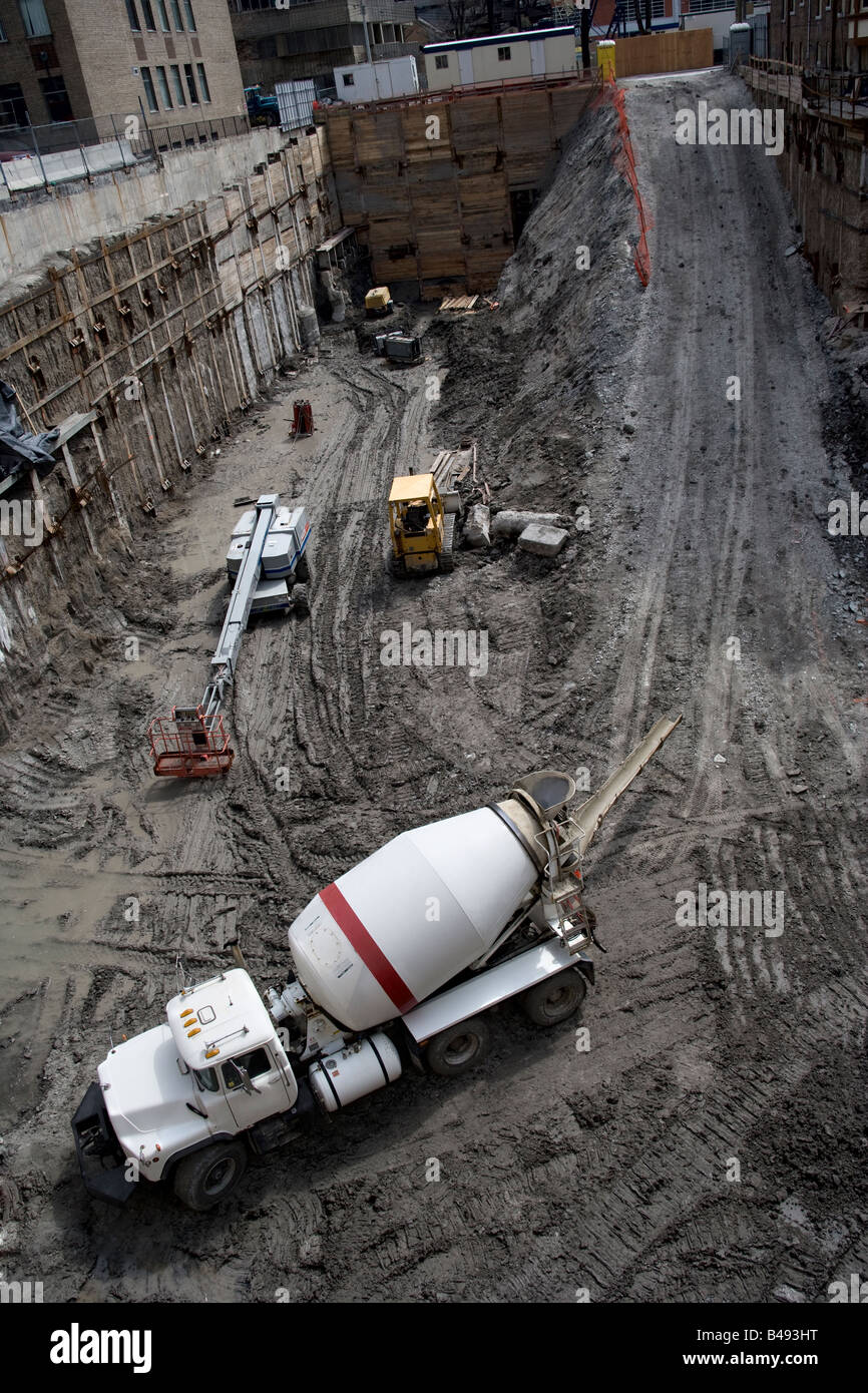 A cement mixer at a building construction site Stock Photo - Alamy