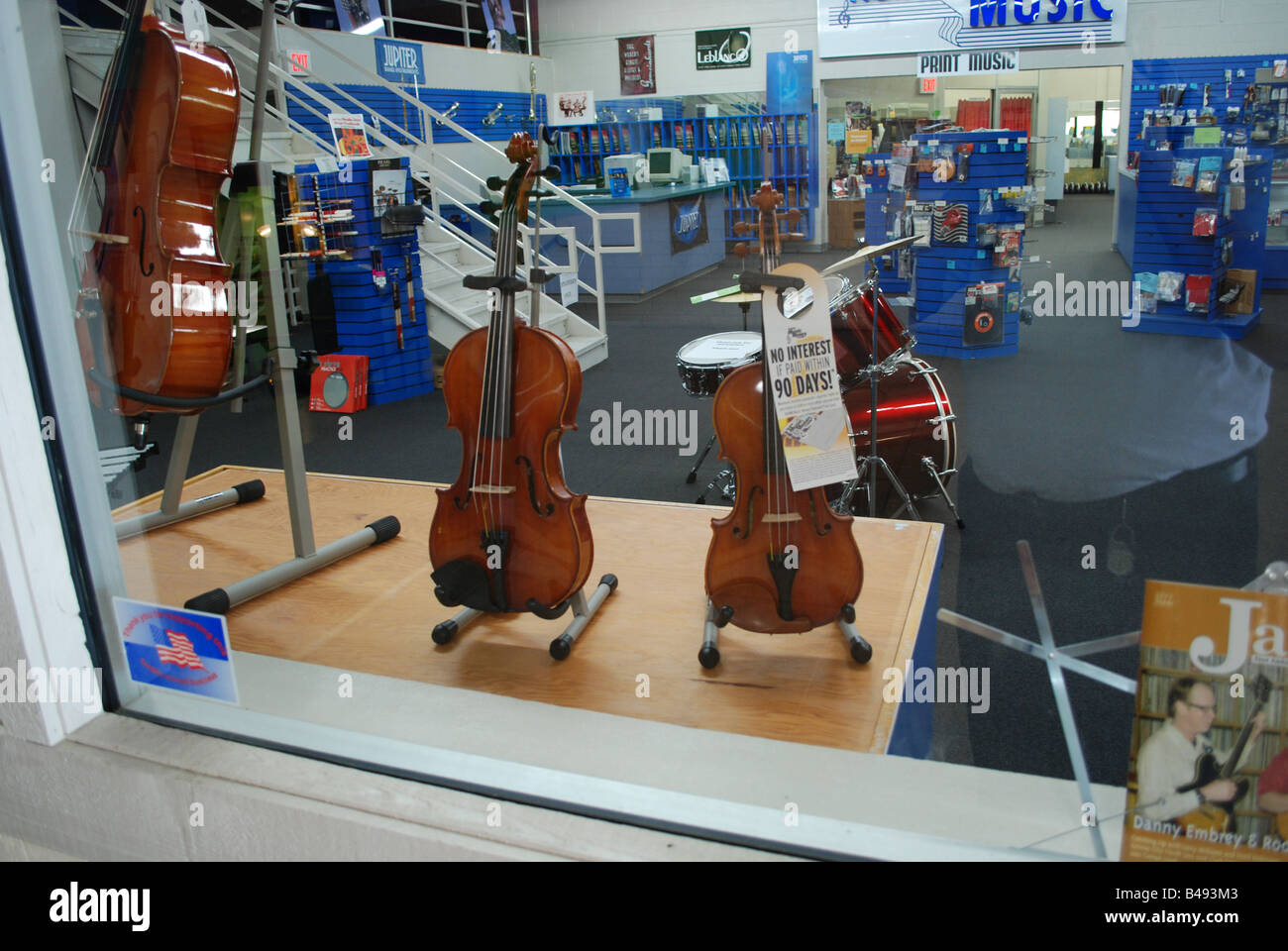violins in music store window in mall hallway Stock Photo - Alamy