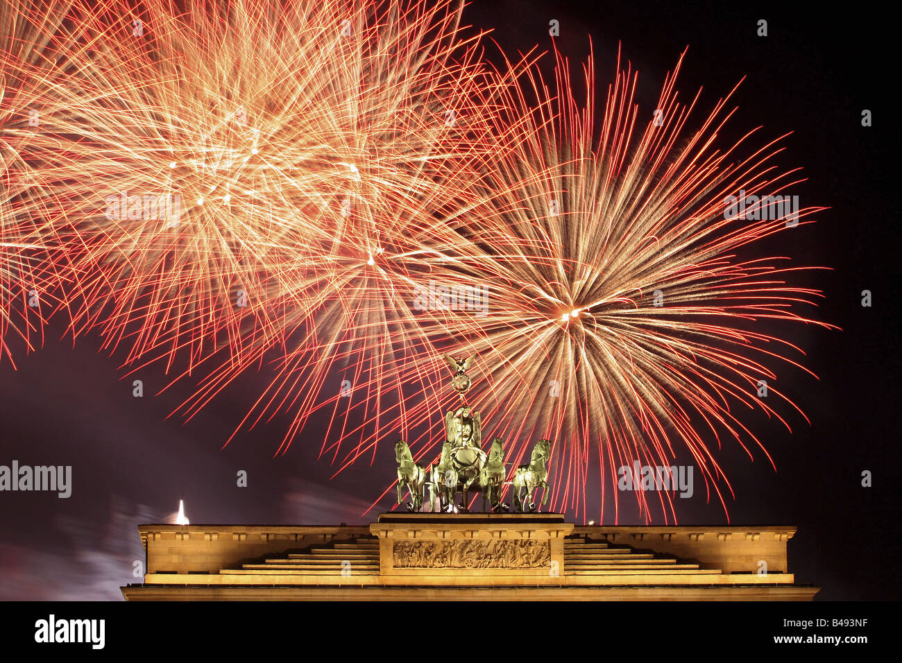 Fireworks over the Brandenburg Gate, Berlin, Germany Stock Photo - Alamy