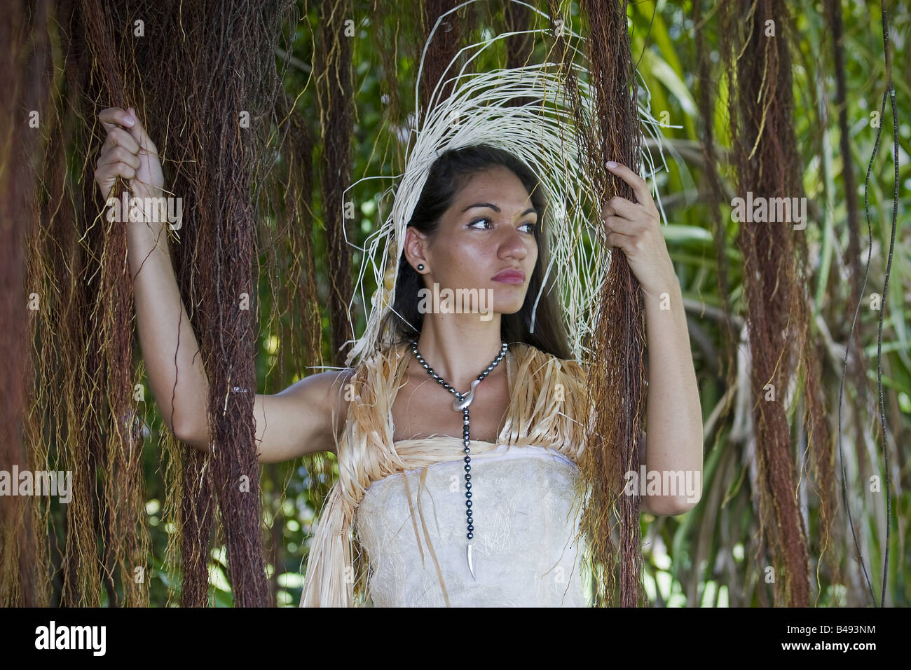 Beautiful young tahitian woman hi-res stock photography and images - Alamy