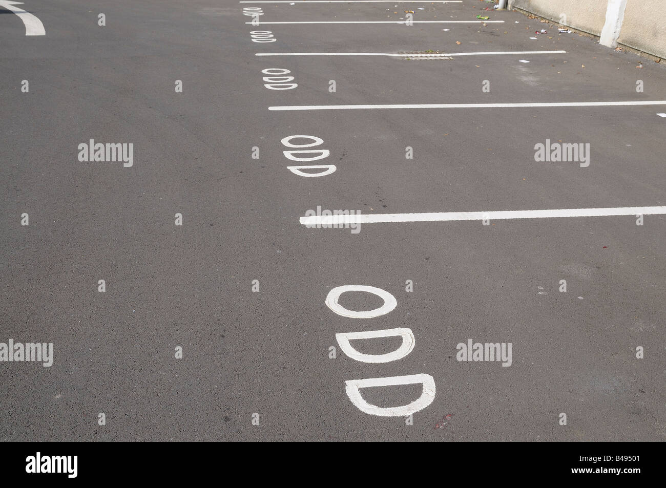 Parking bays labelled with the word "odd", outside an Oddbins wine ...