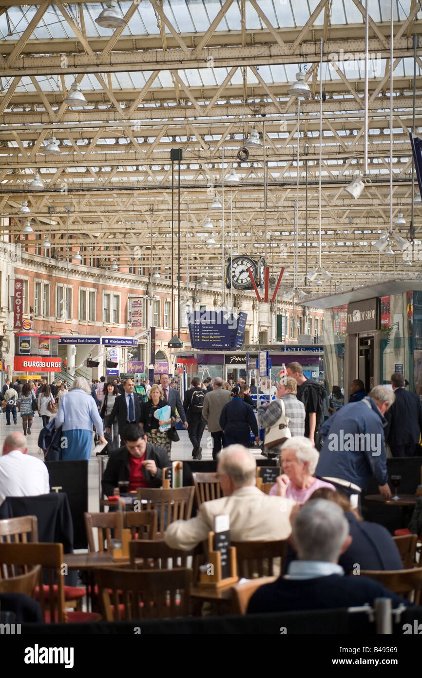Waterloo station london roof hi-res stock photography and images - Alamy