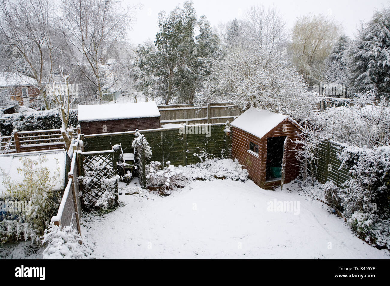Suburban back garden hi-res stock photography and images - Alamy