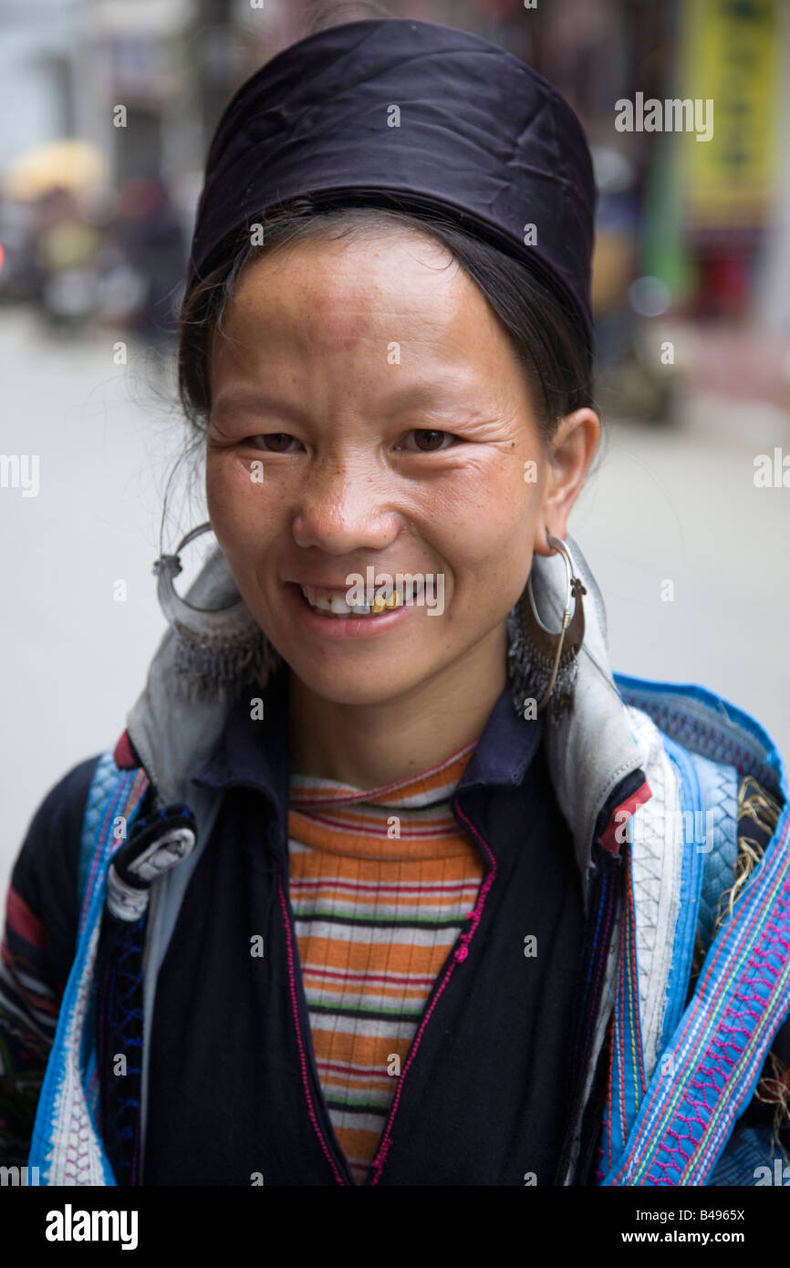 Black H'mong Woman Stock Photo - Alamy